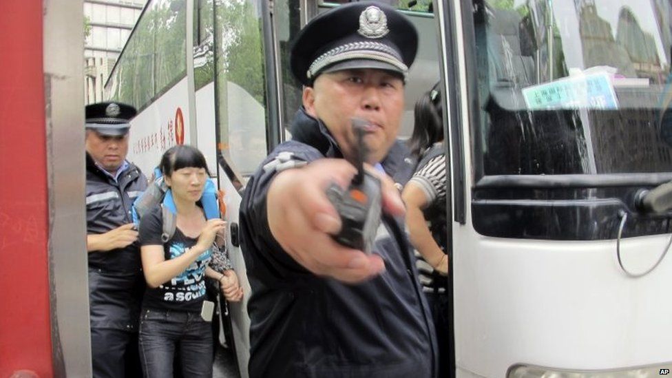 Armed police move in against Chinese anti-plant protesters - BBC News