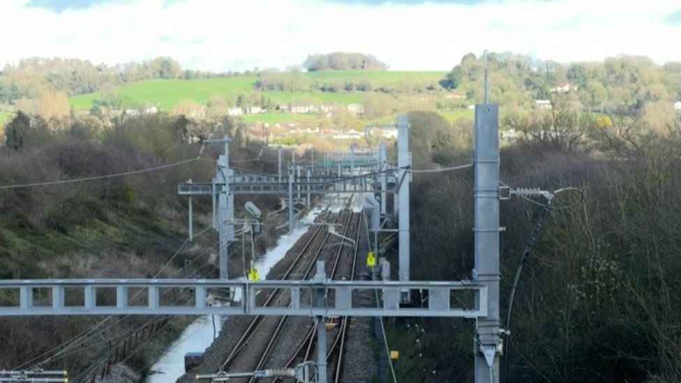 Rail disruption down to flooded tracks between Bristol and Swindon ...