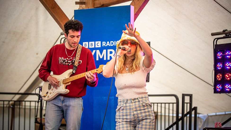 Oriel: Gŵyl Triban, Eisteddfod Sir Ddinbych - BBC Cymru Fyw