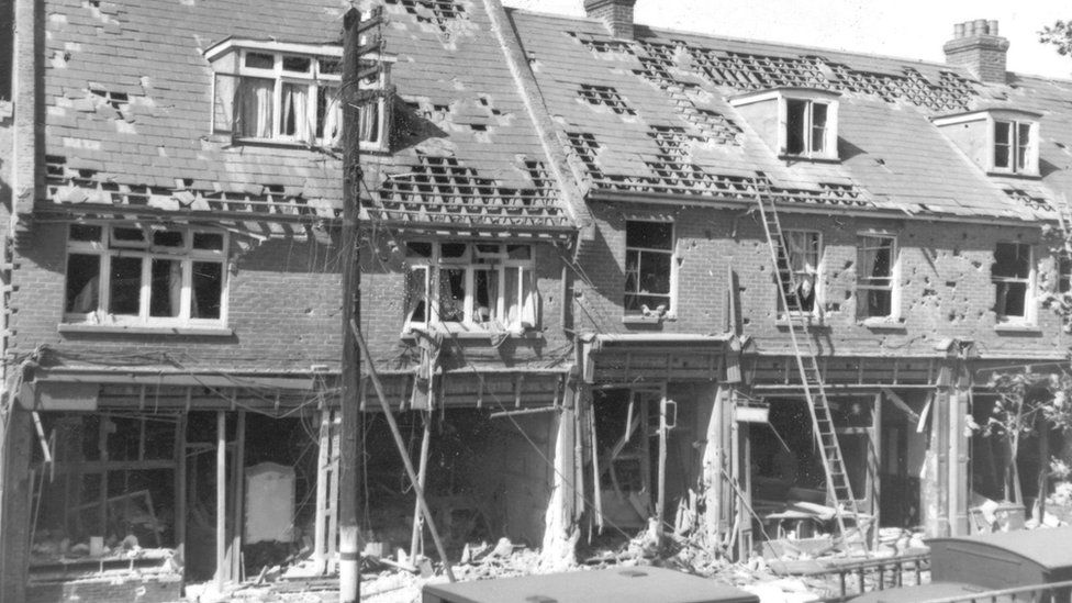 WW2 memorial in Hampshire town bombed three times - BBC News