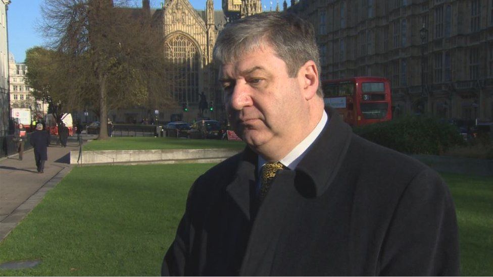 Alistair Carmichael case: Legal bid to oust Lib Dem MP fails - BBC News