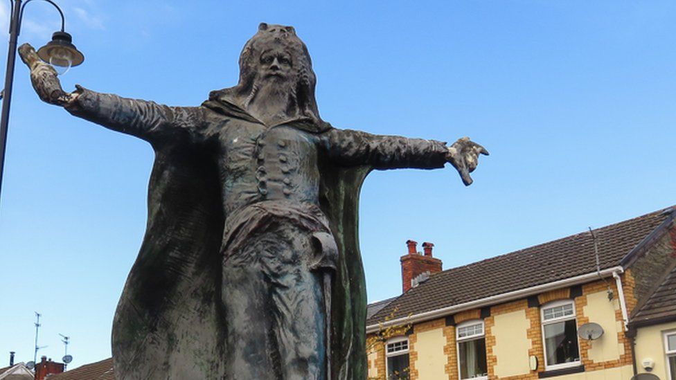 Cwis: Ble mae'r cerflun? - BBC Cymru Fyw