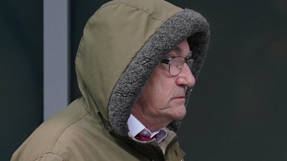 Leamington Spa man admits animal cruelty over cat kick - BBC News