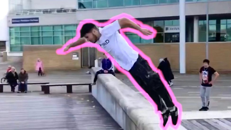 Parkour athletes say the sport boosts mental health - BBC News