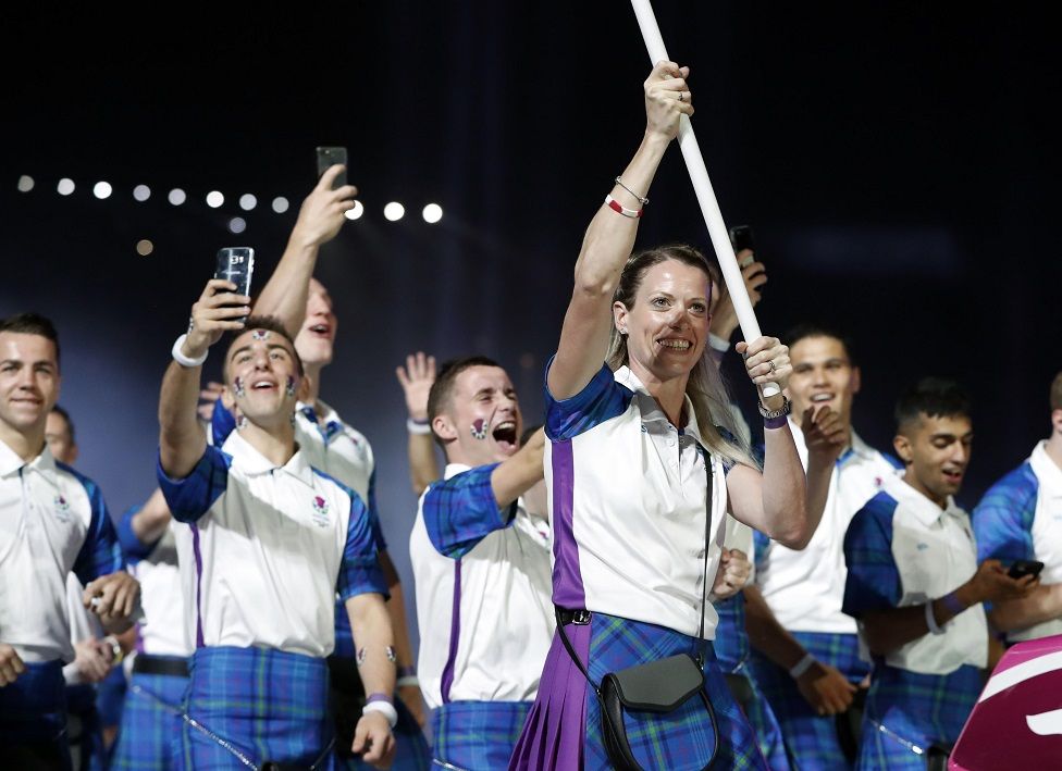 Commonwealth Games: Team Scotland leads opening event - BBC News