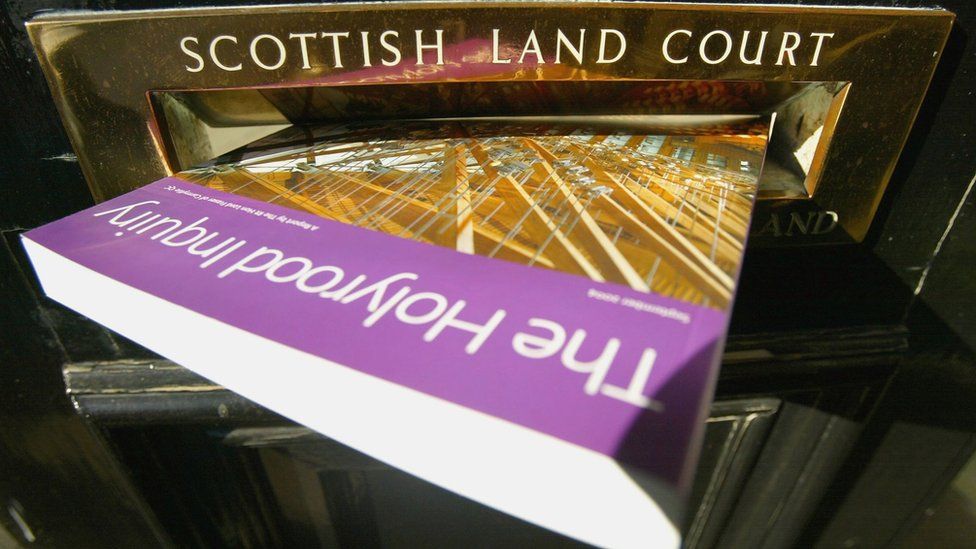 Moladh nach fheum ball le Gàidhlig a bhith aig Cùirt an Fhearainn ...