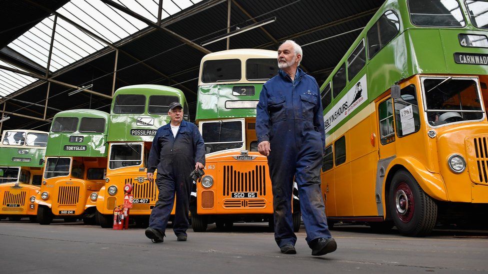 In pictures: Inside Glasgow's vintage bus garage - BBC News