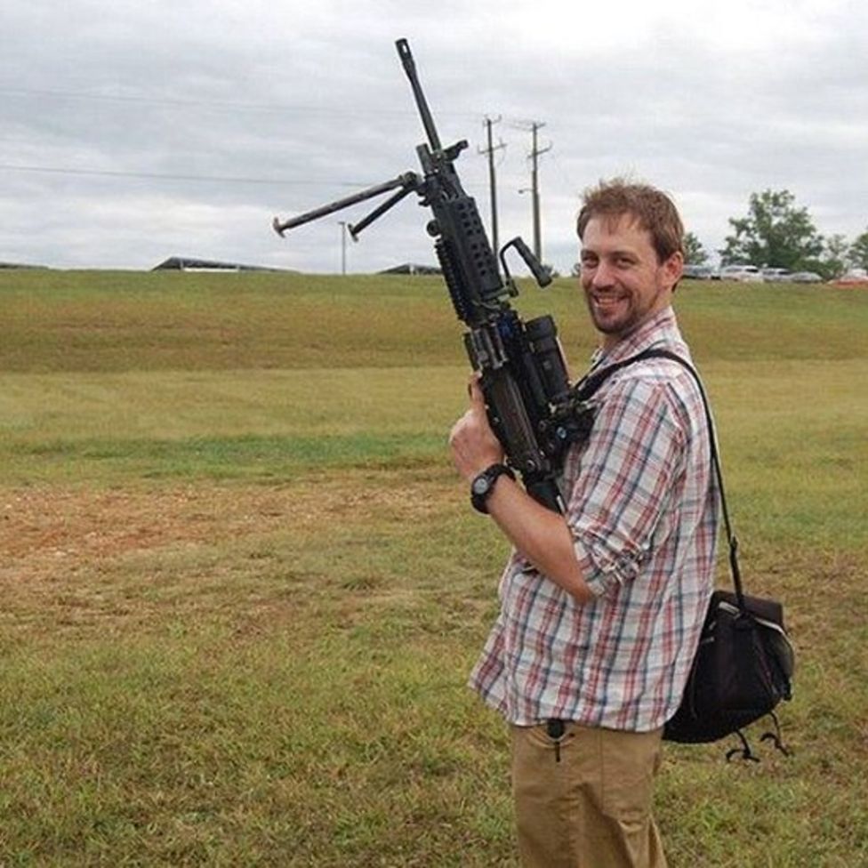 'Spurned lover' shoots four at Pennsylvania car wash - BBC News