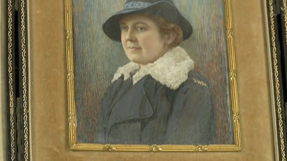 Titanic survivor's portrait discovered - BBC News