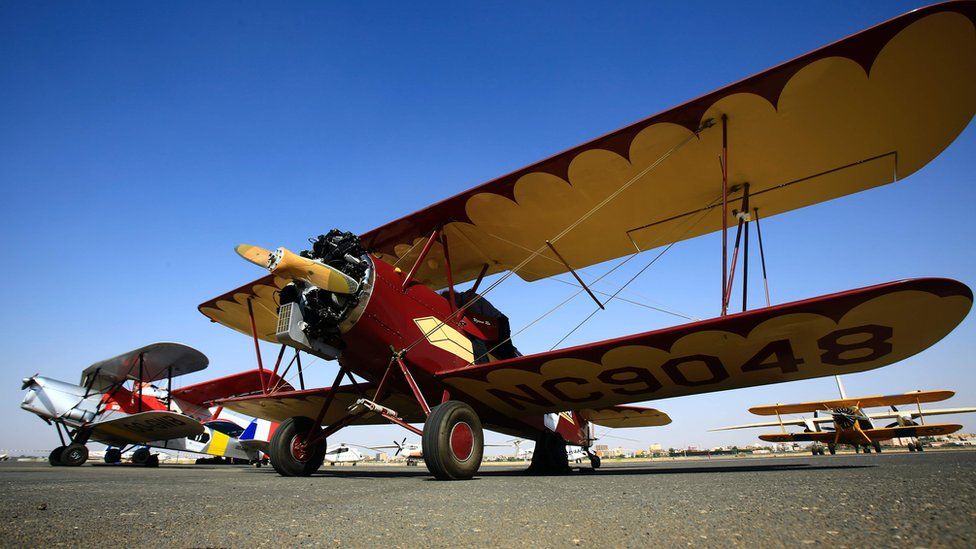 Freed Africa vintage air rally pilots land Kenya - BBC News