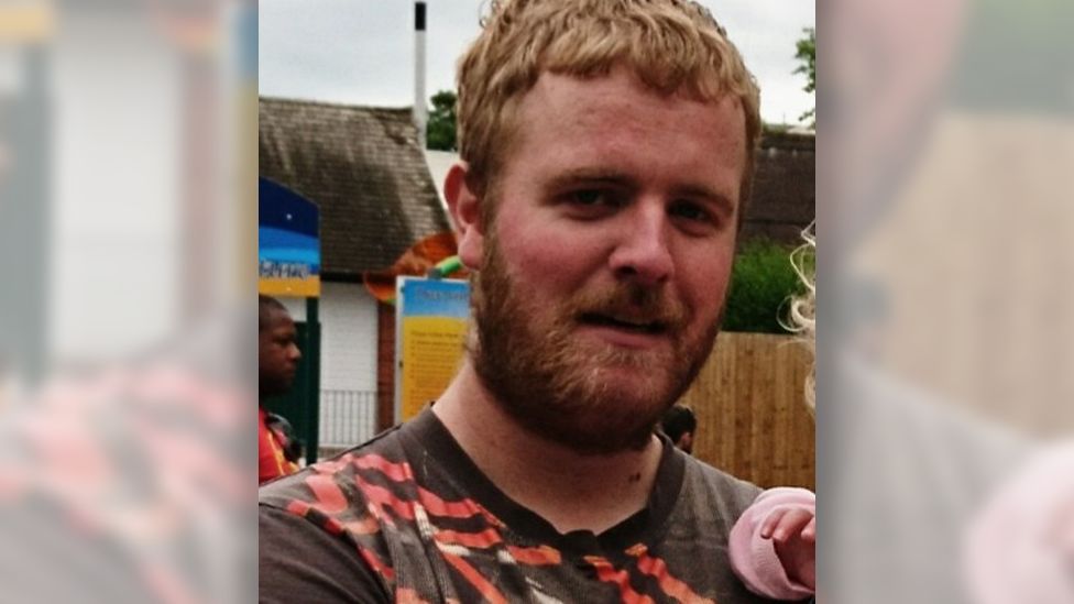 Mallwyd crash: Family pay tribute to Kieran Hall - BBC News