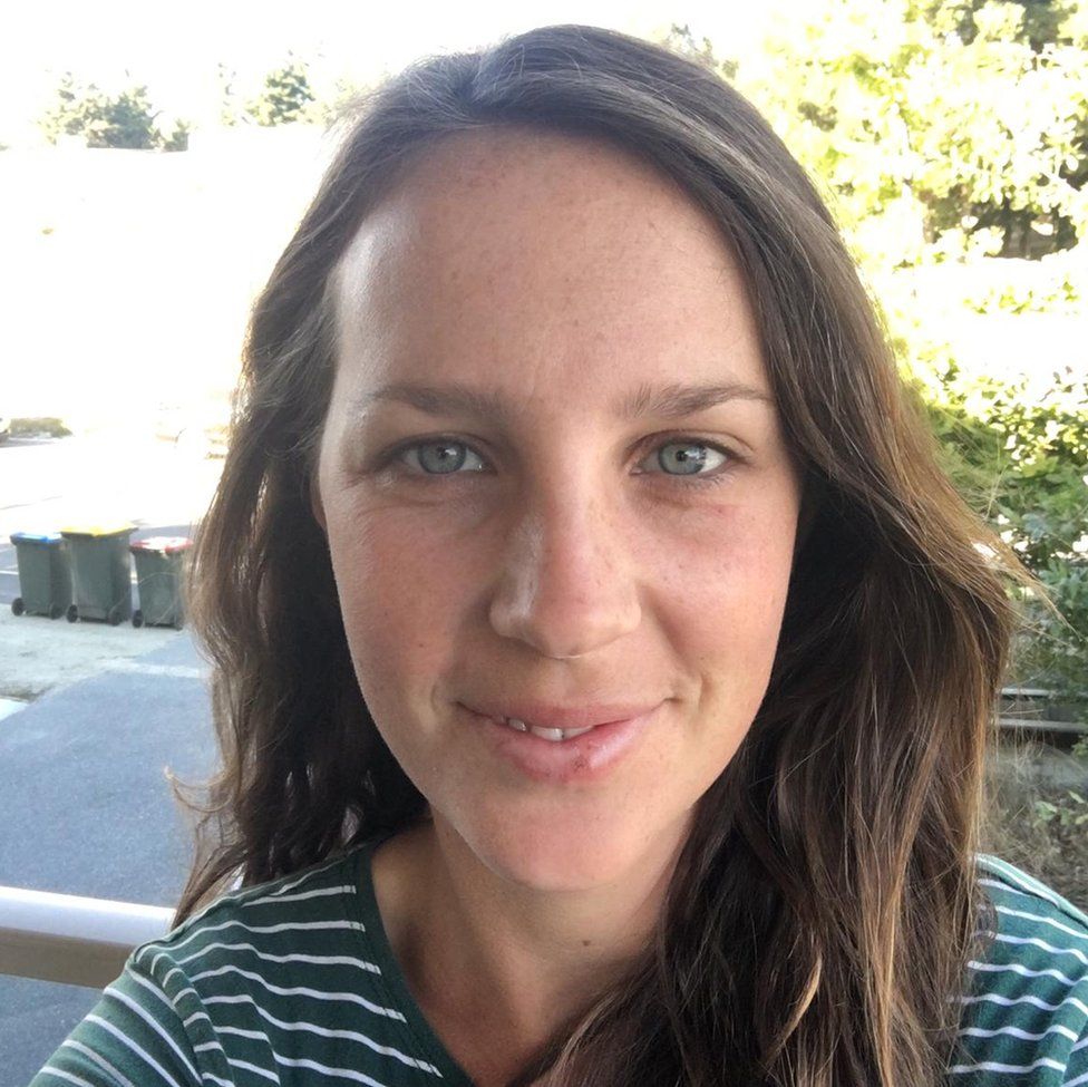 Coronavirus: 'Frustrated' UK paramedic stranded in New Zealand - BBC News