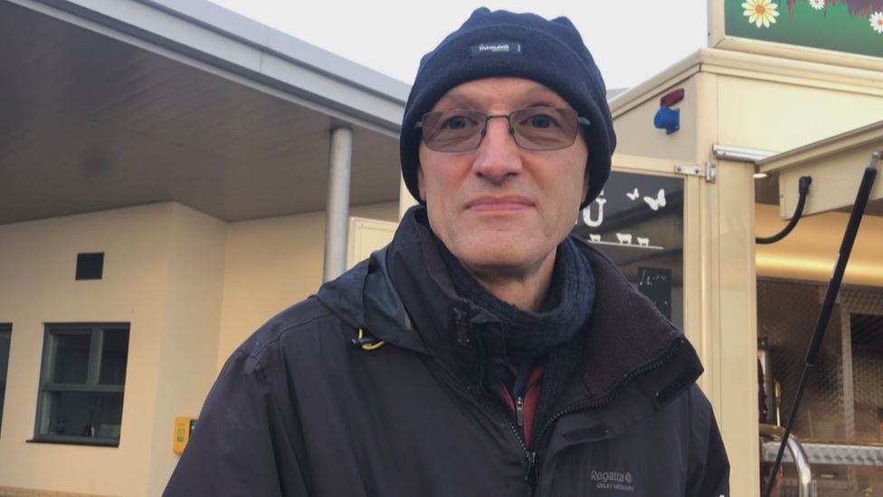 Storm Arwen: Thousands spending third night without power - BBC News