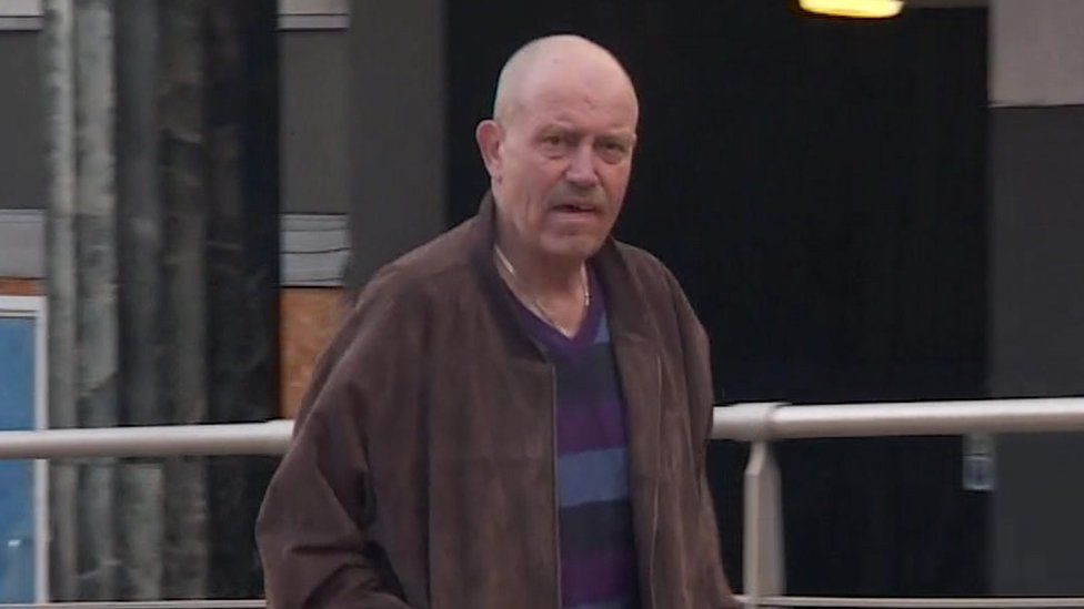 Bagpipe busker Angus Carpenter jailed over Hillsborough con - BBC News