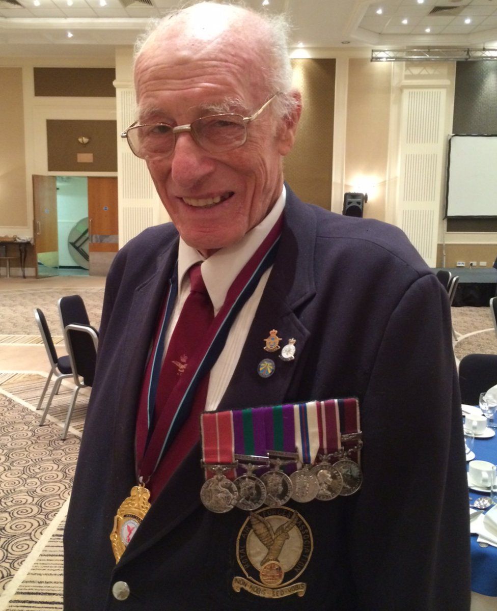 EU Referendum: RAF veteran who bucked the voting trend - BBC News