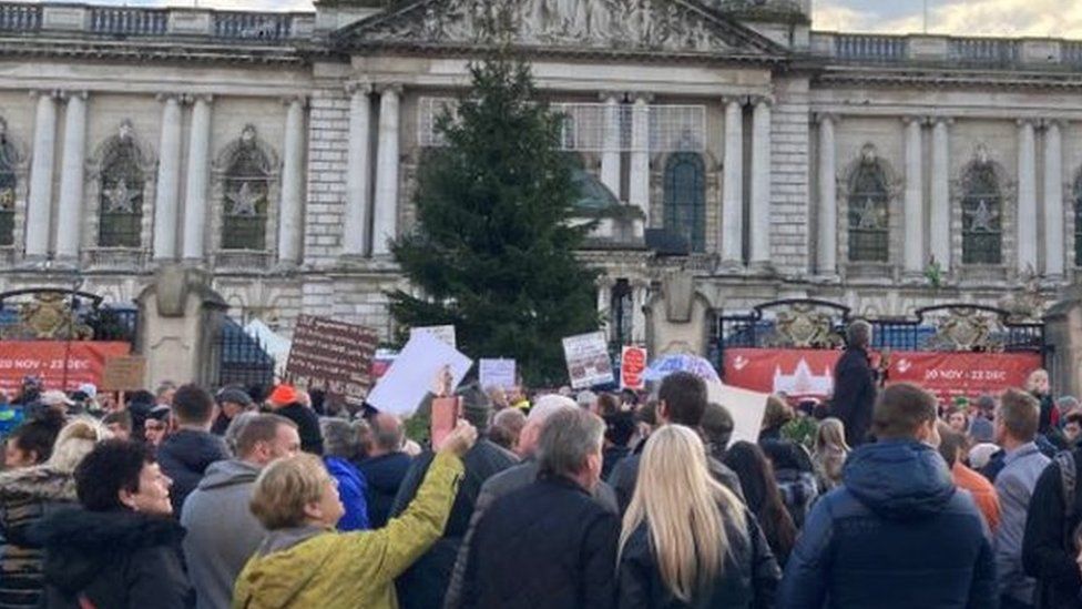 Covid-19: Road closed at Belfast City Hall and buses diverted during ...
