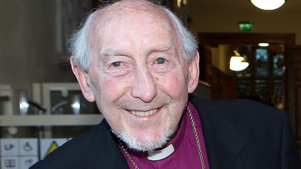 Former bishop of Derry and Raphoe Dr James Mehaffey dies aged 88 - BBC News