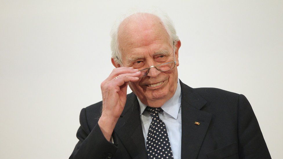 Former Bundesbank president Hans Tietmeyer dies aged 85 - BBC News