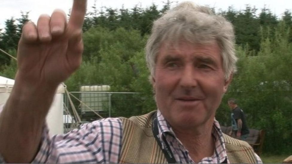 Waistcoat tribute to Wickerman founder Jamie Gilroy - BBC News