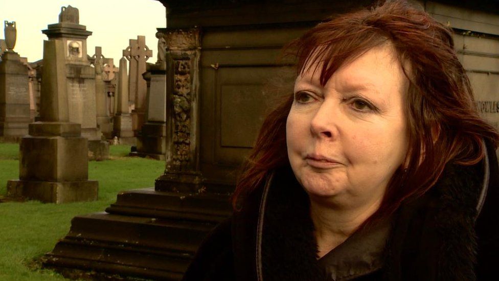 Top policeman calls for CCTV at Glasgow Necropolis - BBC News