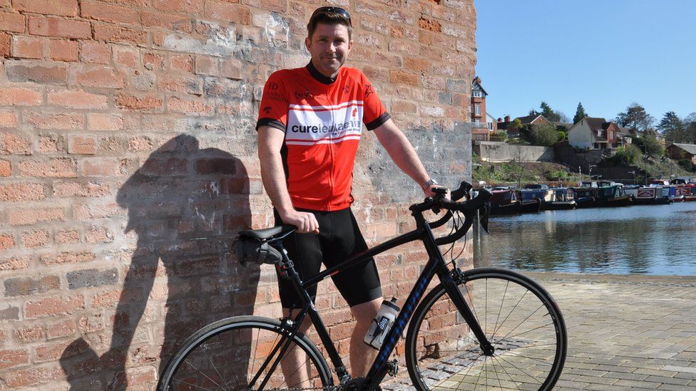 Cyclists get ready for Vélo Birmingham and Midlands - BBC News