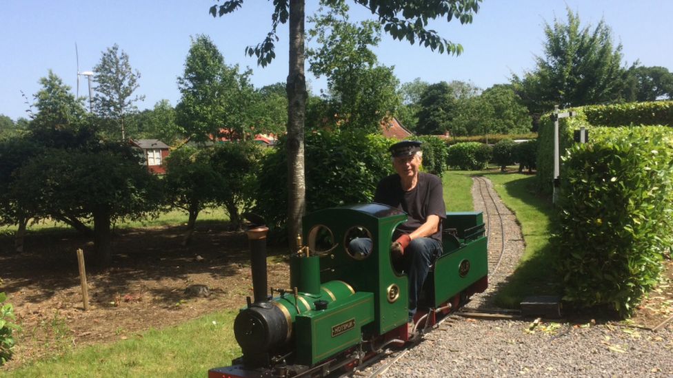 New miniature light railway line for Cromer approved - BBC News