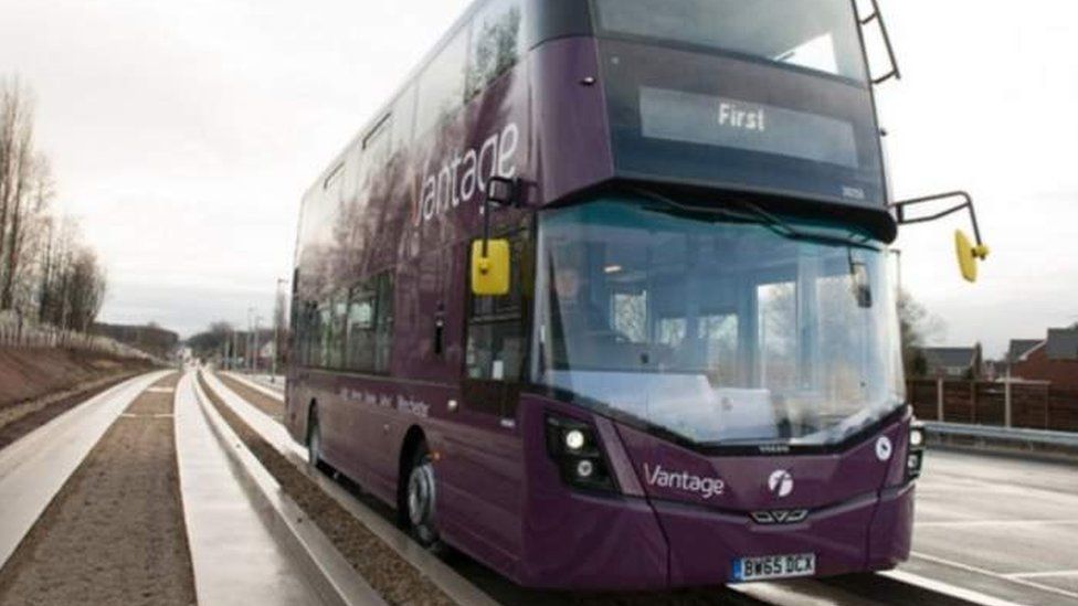 New guided busway between Leigh and Manchester opens - BBC News