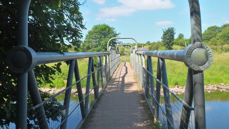 'All options explored' to replace lost Annan bridges - BBC News