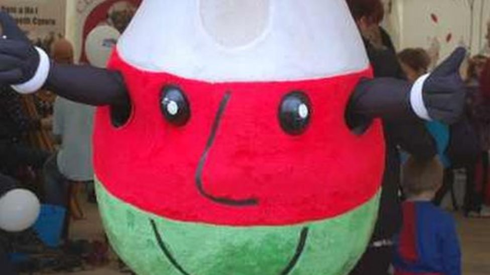 First free Urdd Eisteddfod begins in Cardiff Bay - BBC News