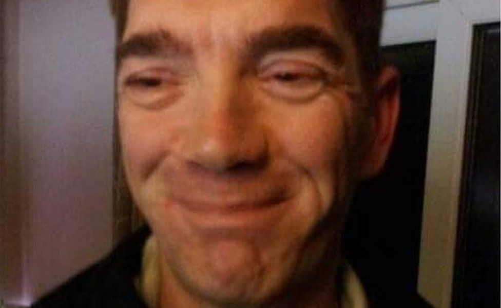 Family tribute to Andover crash cyclist Brian Tozer - BBC News