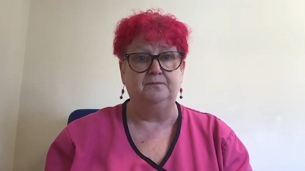 'Cam yn ôl' i beidio parhau gydag erthyliadau cartref - BBC Cymru Fyw