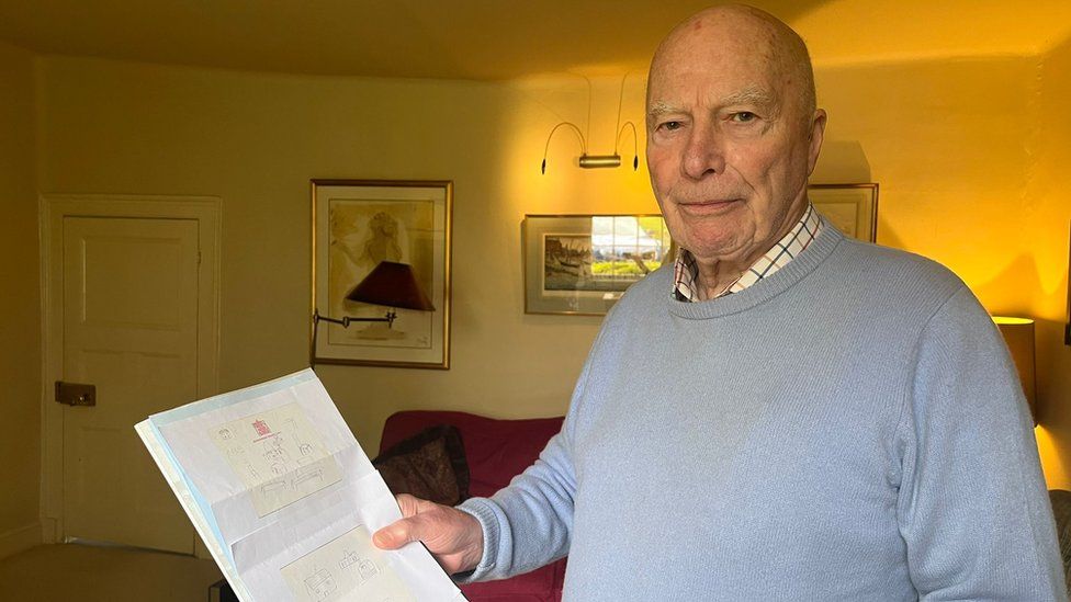 Sketches by young Queen at dentist to be sold by Lincolnshire man - BBC ...