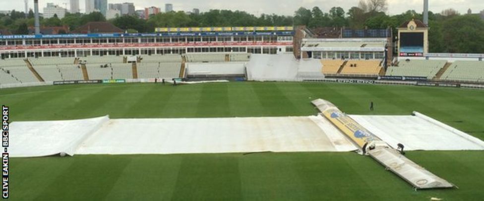 County Championship: Andy Umeed hits century on Bears debut against ...