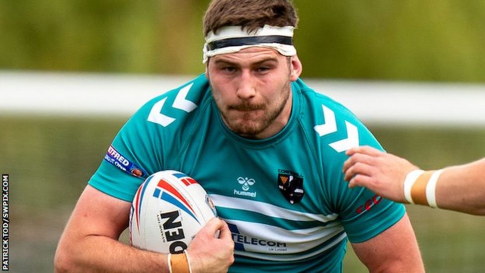 Josh Hartshorne: Cornwall player of the year agrees new deal - BBC Sport