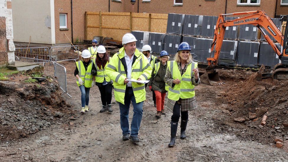 Joanna Lumley checks on Dumfries Peter Pan house progress - BBC News