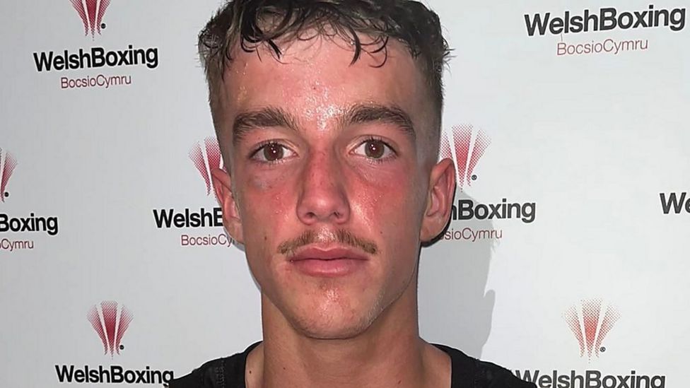 Coedely crash: Hundreds attend funeral of Morgan Smith - BBC News