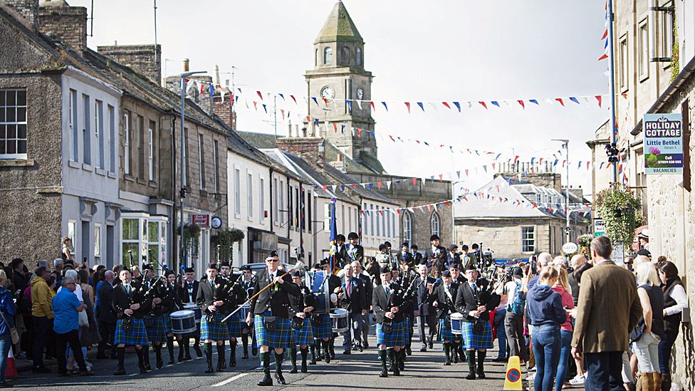 In pictures: Flodden Day in Coldstream - BBC News