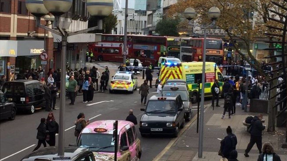 Dale End stabbing: CCTV released in hunt for suspects - BBC News