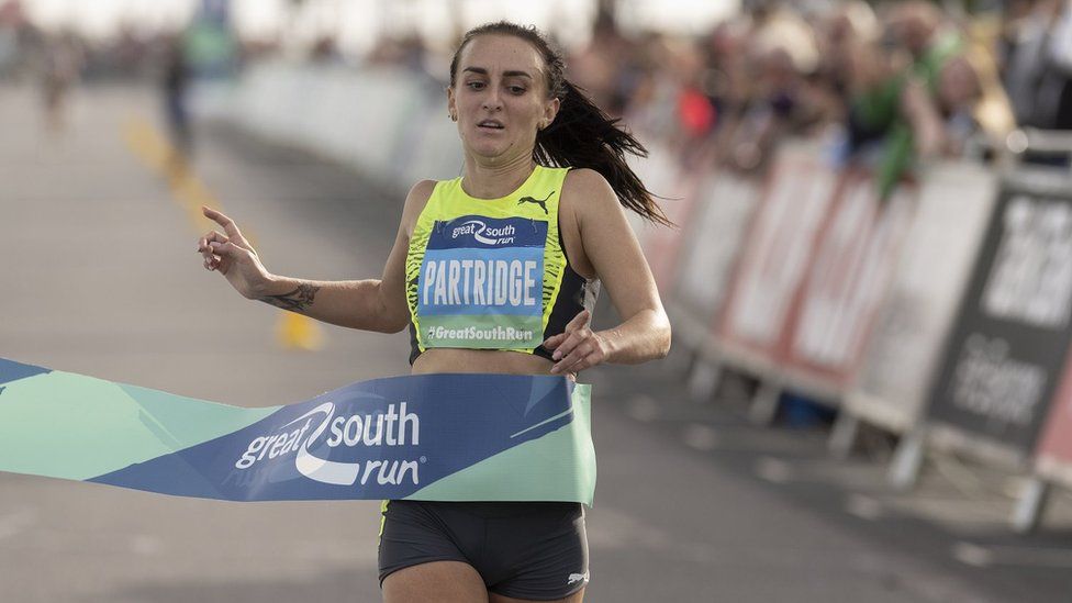 About 20,000 people complete Portsmouth's Great South Run - BBC News