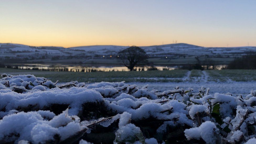 In pictures: Northern Ireland's snow day - BBC News