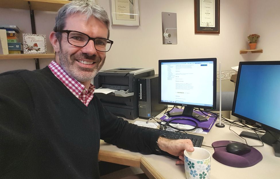 Welsh doctors turn photographers to show what job means - BBC News