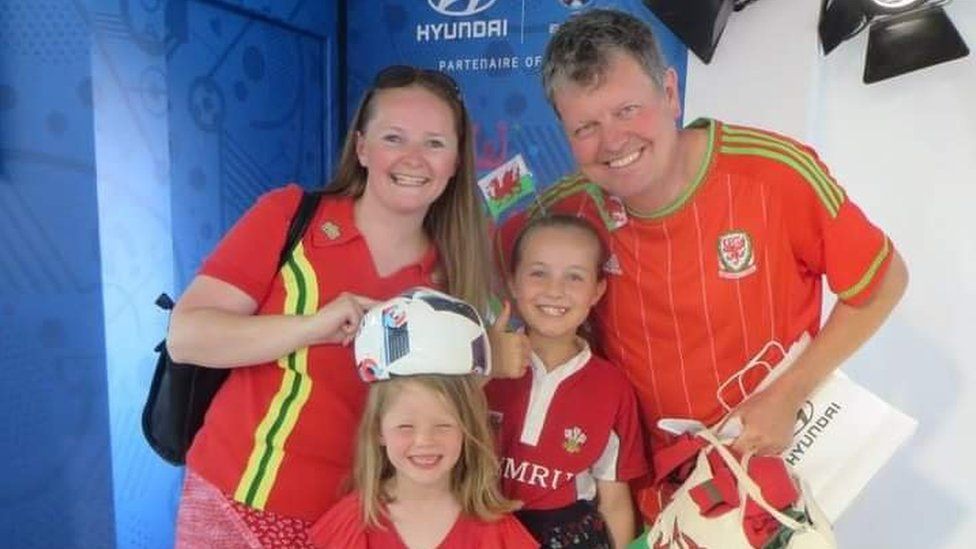 World Cup 2022: Wales fans' joy and fears ahead of Qatar - BBC News
