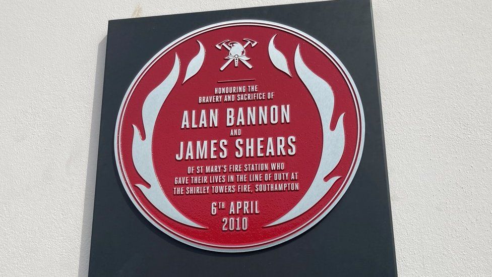 Shirley Towers: Plaque honours firefighters killed in tower block fire ...