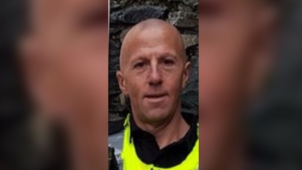 'Intoxicated' PC David Edwards groped colleagues' breasts - BBC News