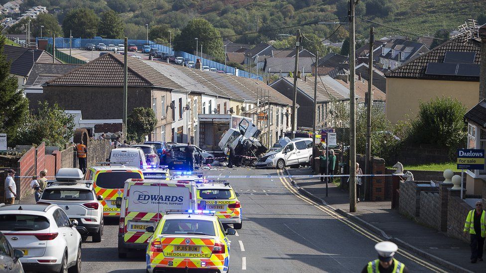 Porth crash: Five injured and power cuts after collision - BBC News
