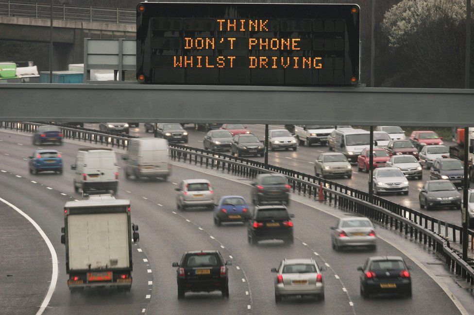 Drivers using mobiles face bigger fines and more points - BBC News