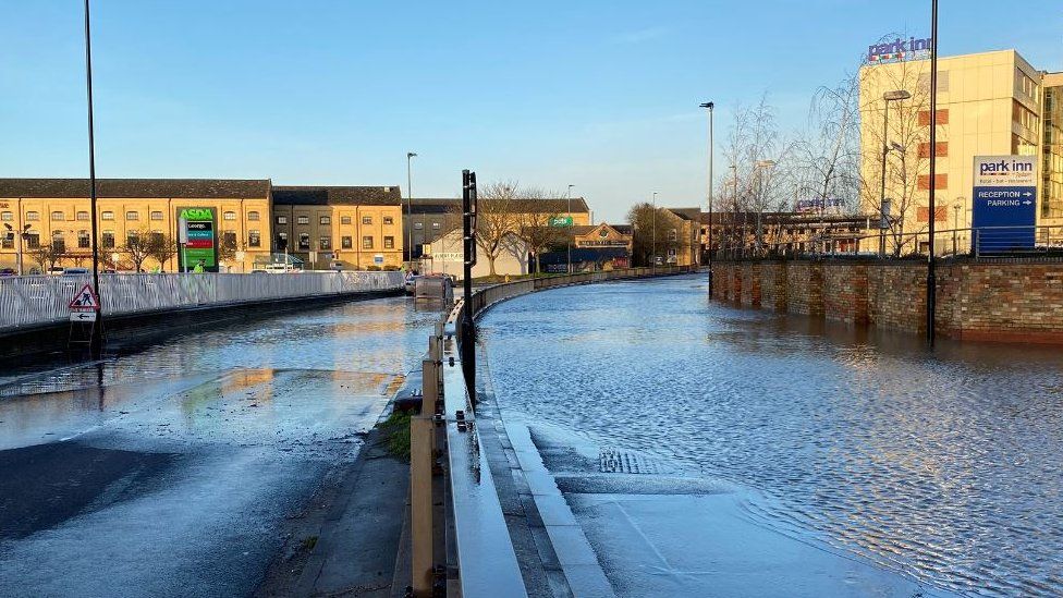 Peterborough flooding closes Bourges Boulevard 'until next week' - BBC News