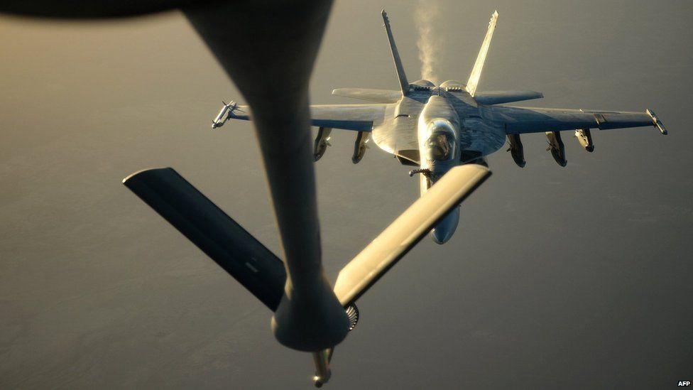 US signals shift in Syria-Iraq campaign against Islamic State - BBC News