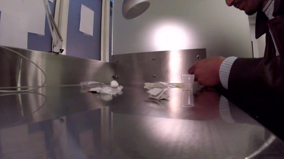 Why addicts take drugs in 'fix rooms' - BBC News