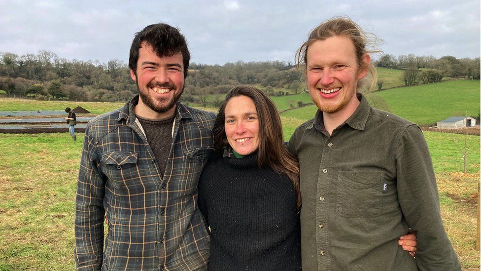 Middle Ground Growers expand Bath operation after crowdfunder - BBC News